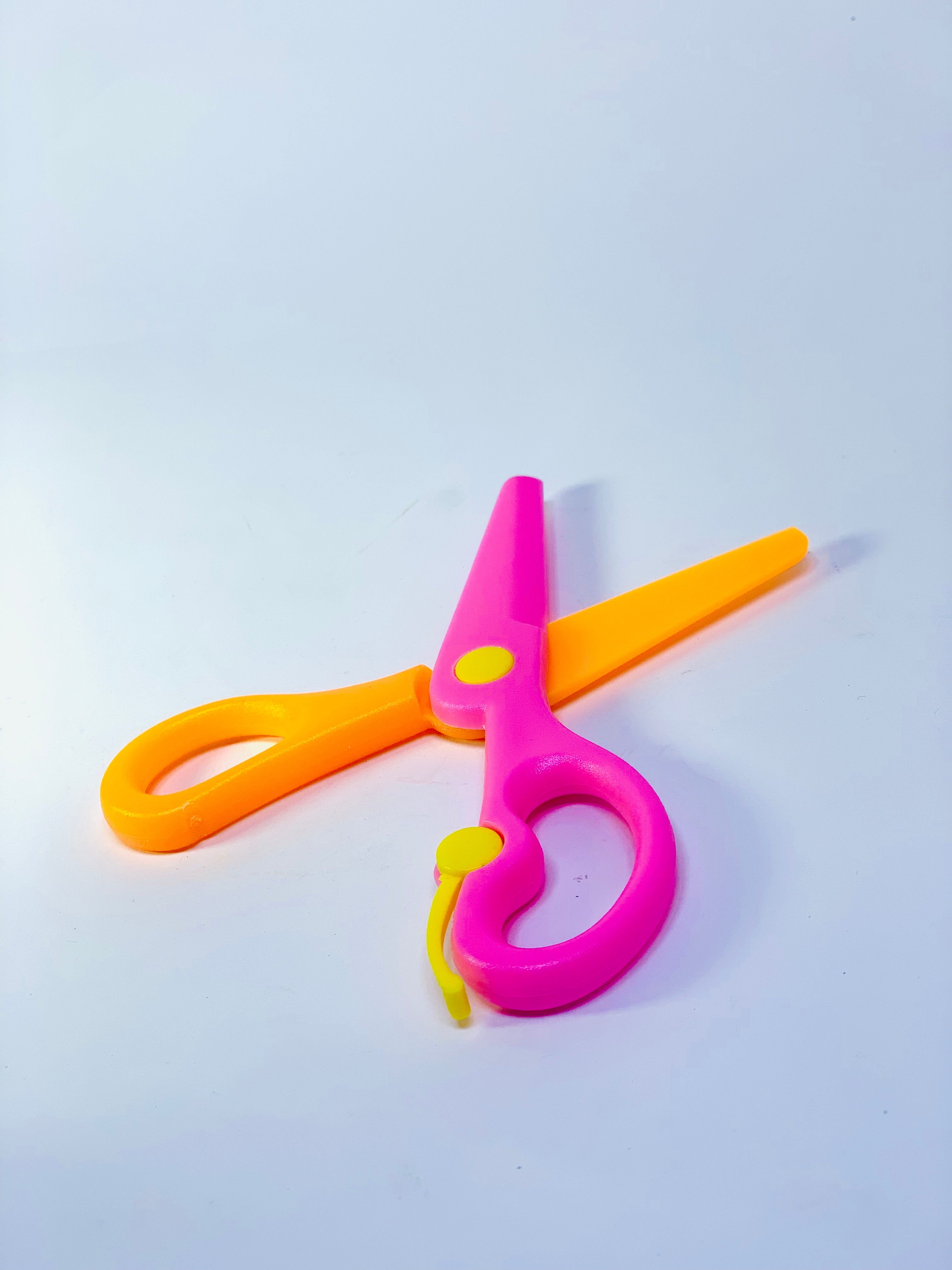 KIDS PLASTIC SCISSOR 2 CLR – AL NAHAR STATIONERY